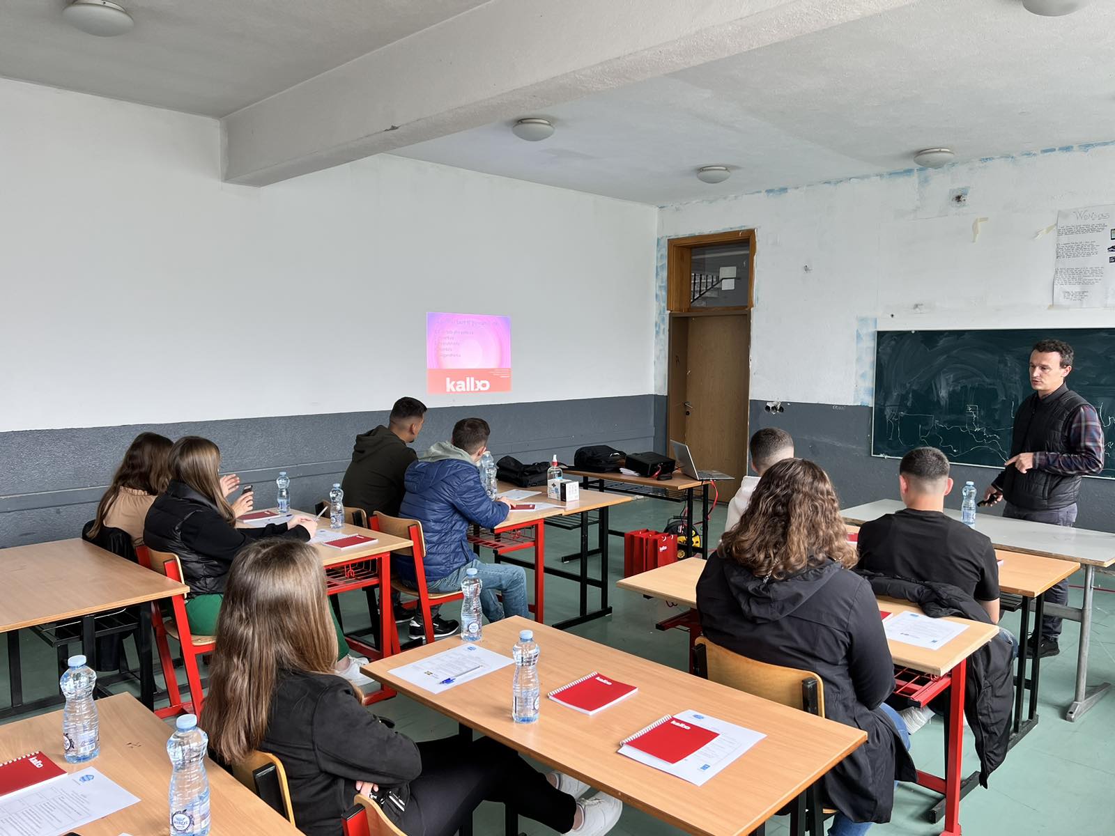 Internews Kosova holds training with students of high school “12 Maji ...